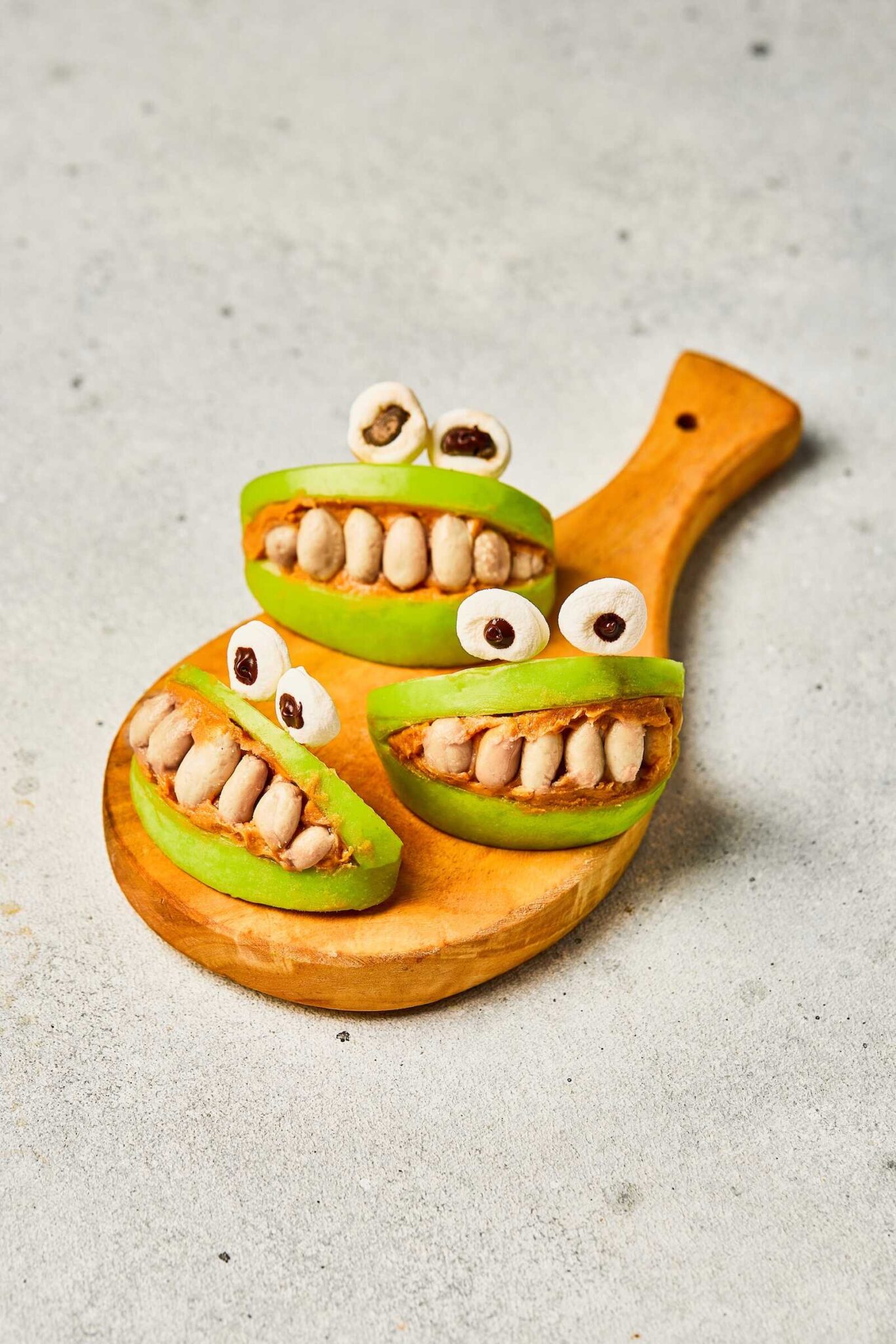 Halloween Monster Mouth Snacks with Apples and Peanuts - mommyhalloween.com